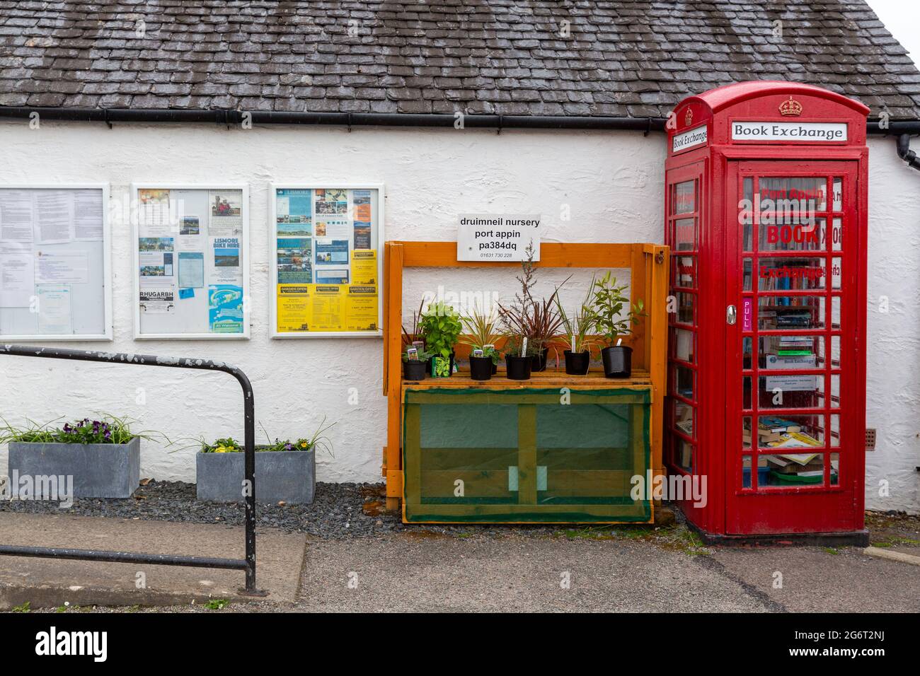 Telephone box book exchange scotland hi-res stock photography and ...
