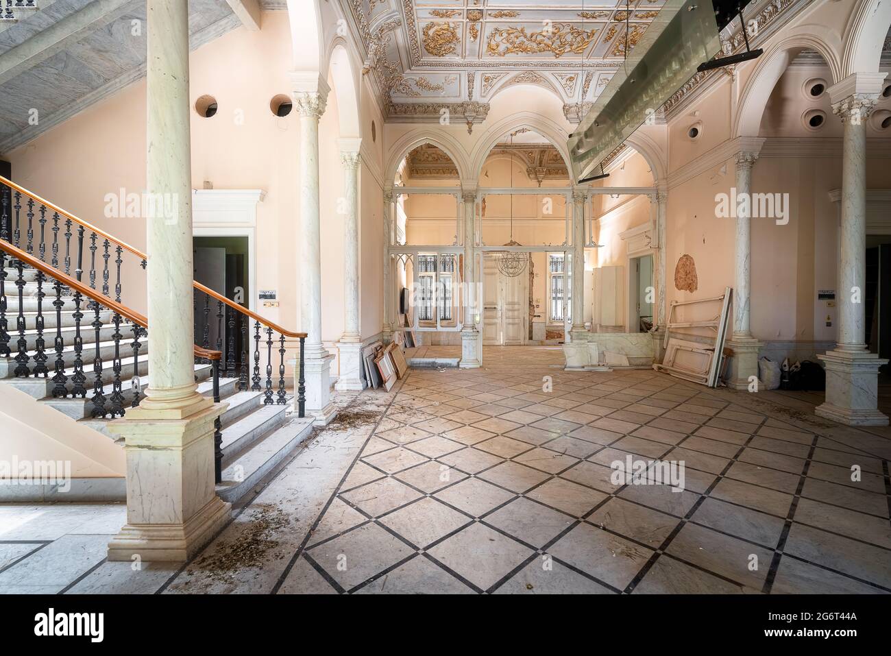 Quantum House Sursock Street in Beirut, Lebanon Stock Photo - Alamy