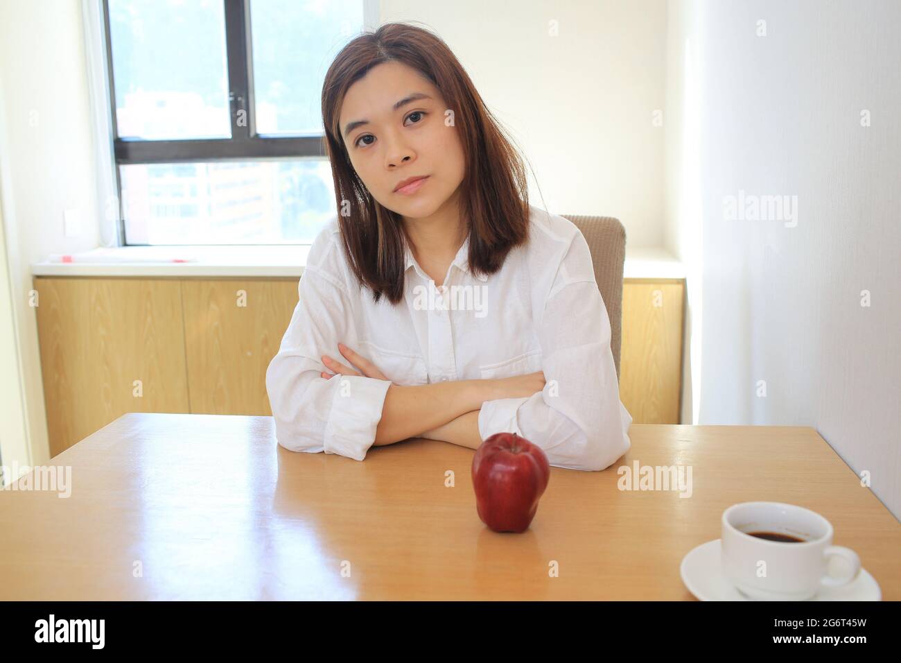 woman with the apple thinking Stock Photo - Alamy