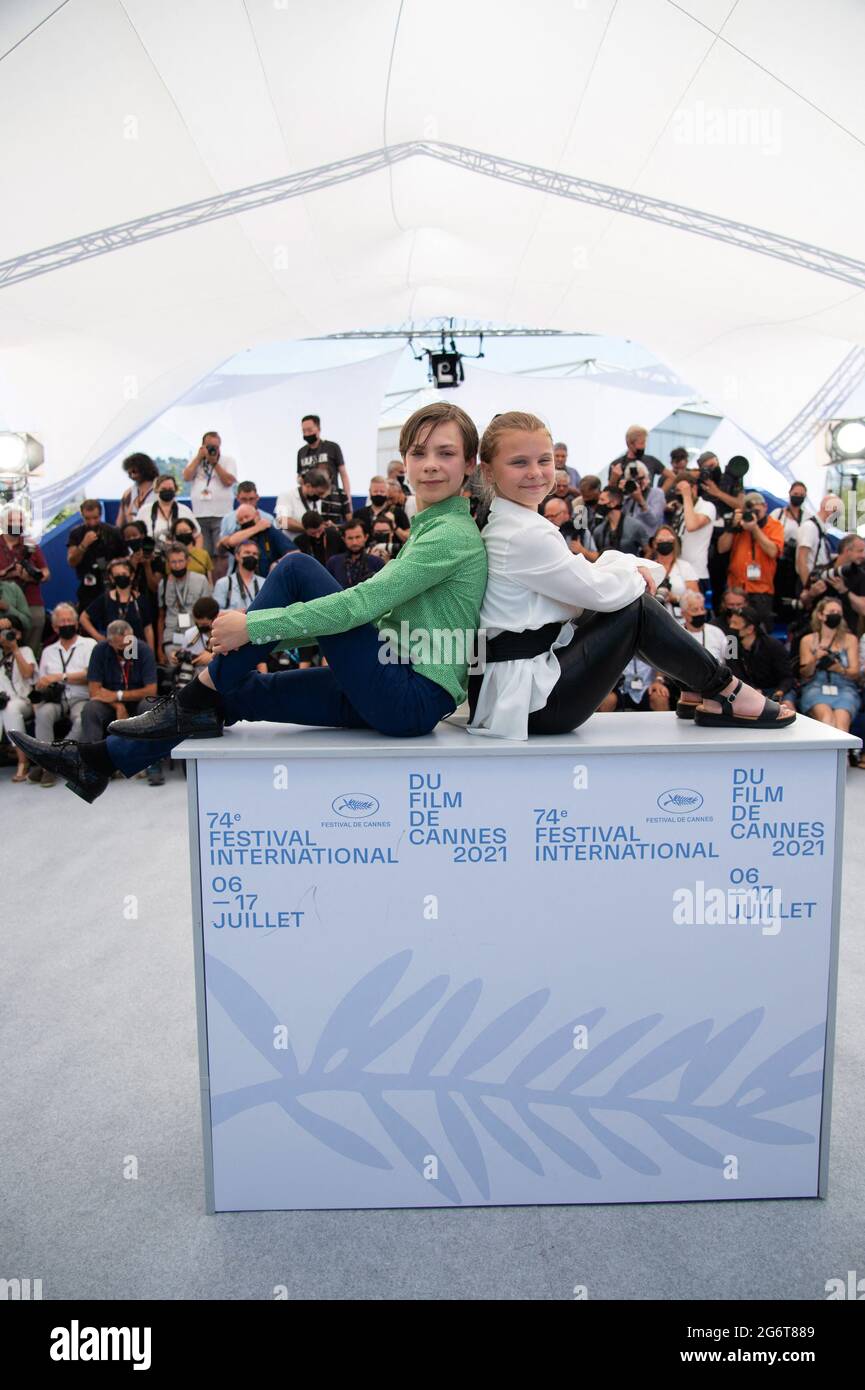 Maya Vanderbeque, Gunter Duret attending the Un Monde Photocall as part ...