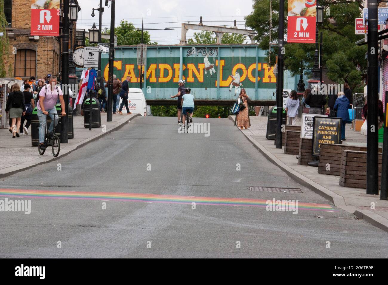 London bridge shopping hi-res stock photography and images - Alamy