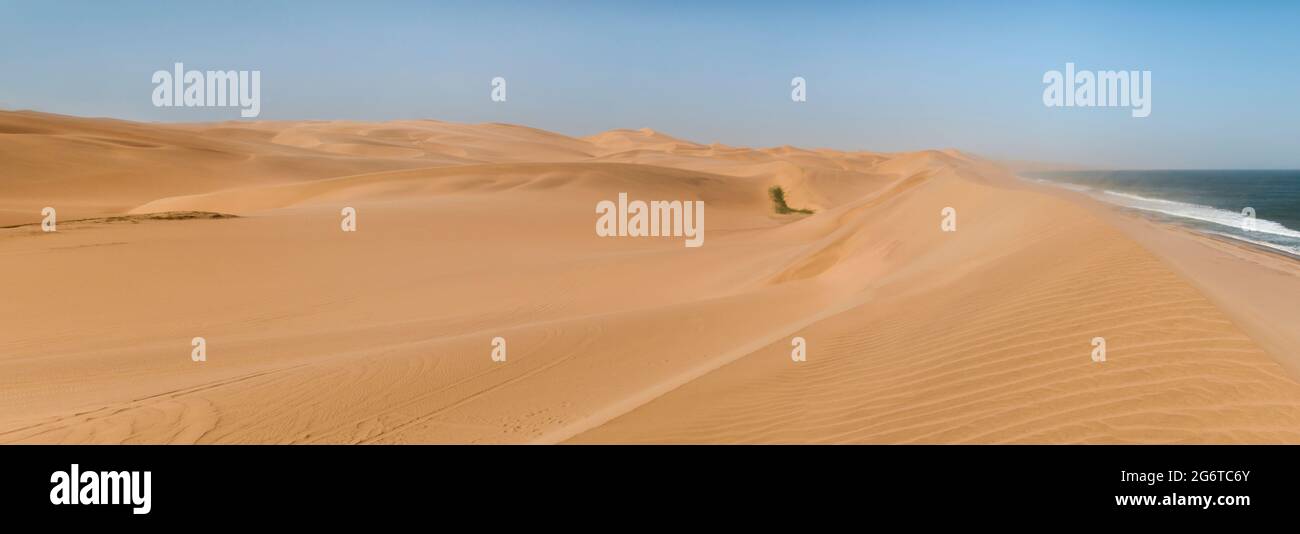 Sandstorm on the Skeleton Coast, dunes to the Atlantic Ocean, Namib ...