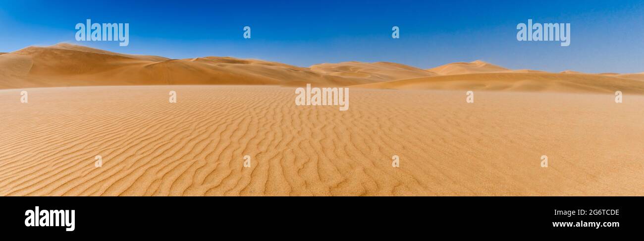 Sandstorm on the skeleton coast hi-res stock photography and images - Alamy