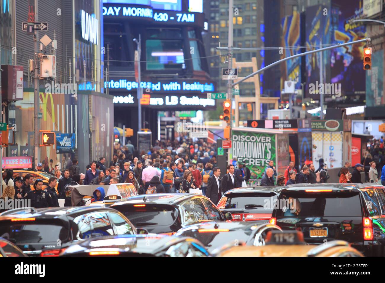 Slow traffic jam new york road hi-res stock photography and images - Alamy
