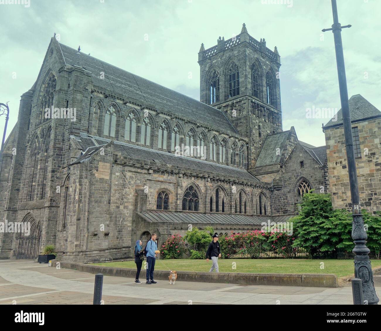 Paisley abbey alien hi-res stock photography and images - Alamy