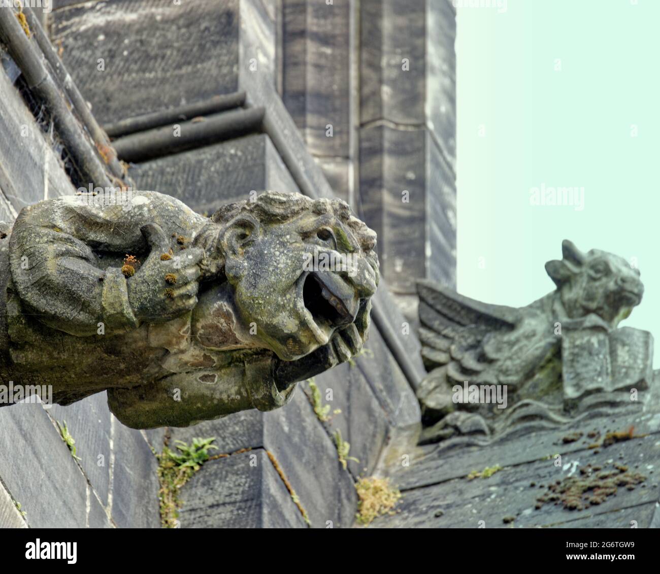 Glasgow, Scotland, UK, 8th July, 2021. Paisley Abbey alien movie ...