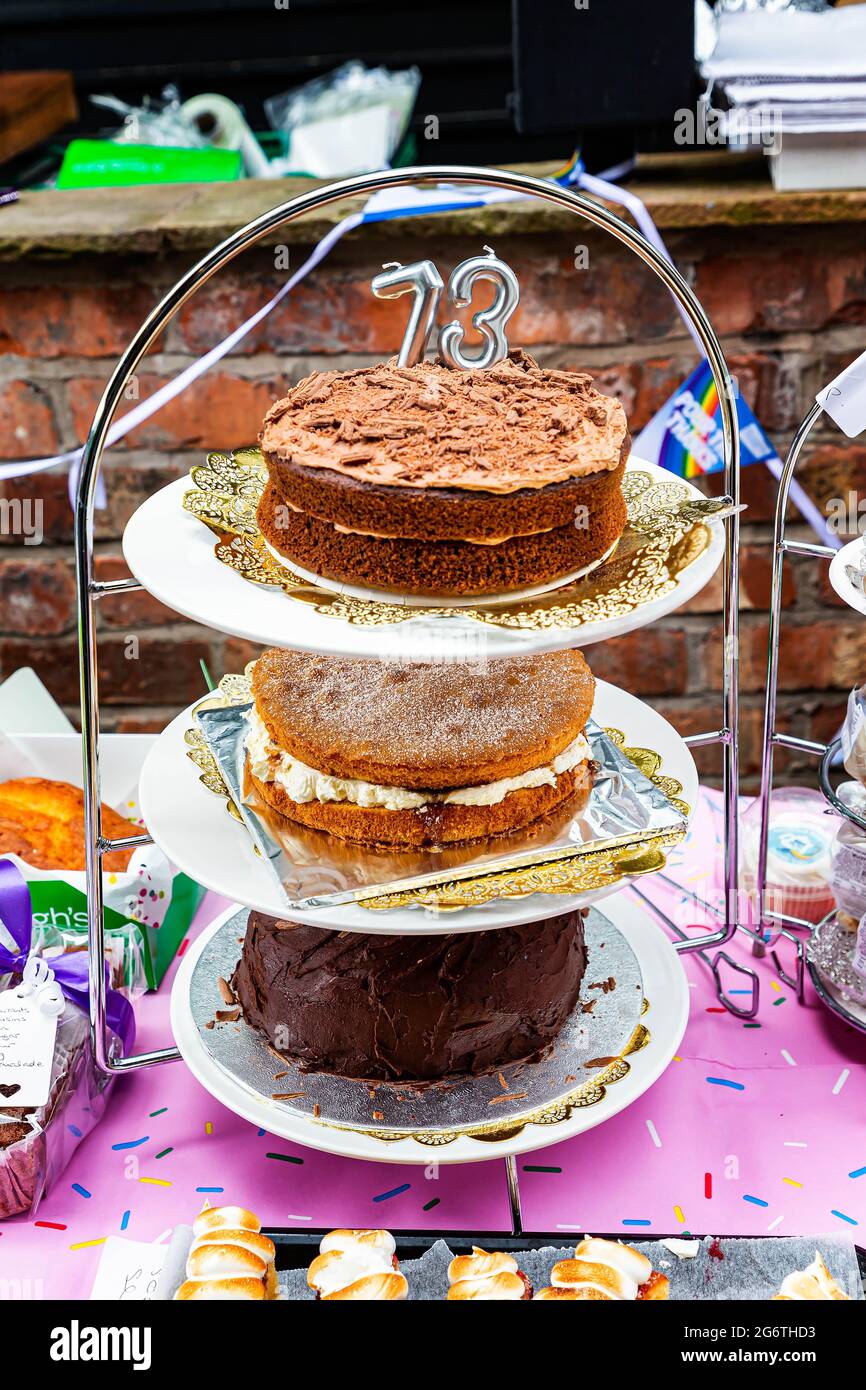 Nhs birthday cake hi-res stock photography and images - Alamy