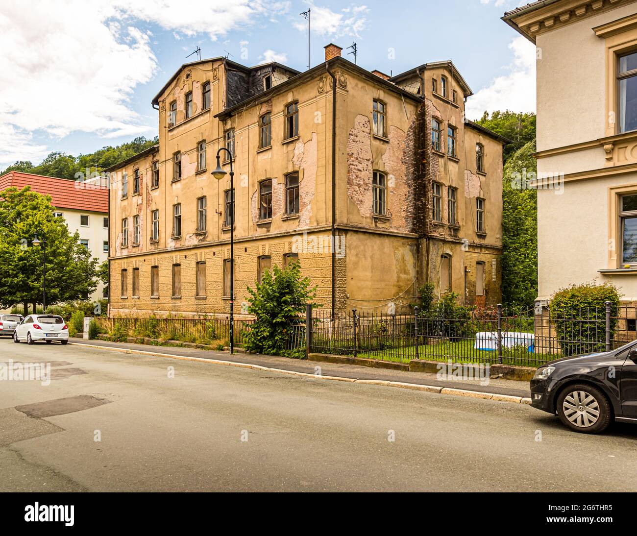 Dilapidated residential area hi-res stock photography and images - Alamy