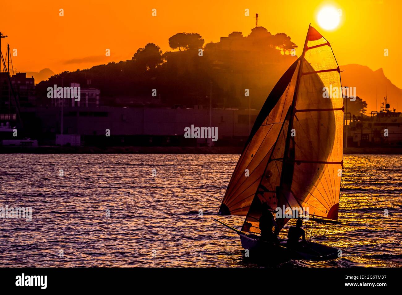 Small yacht on ocean sunset hi-res stock photography and images - Alamy