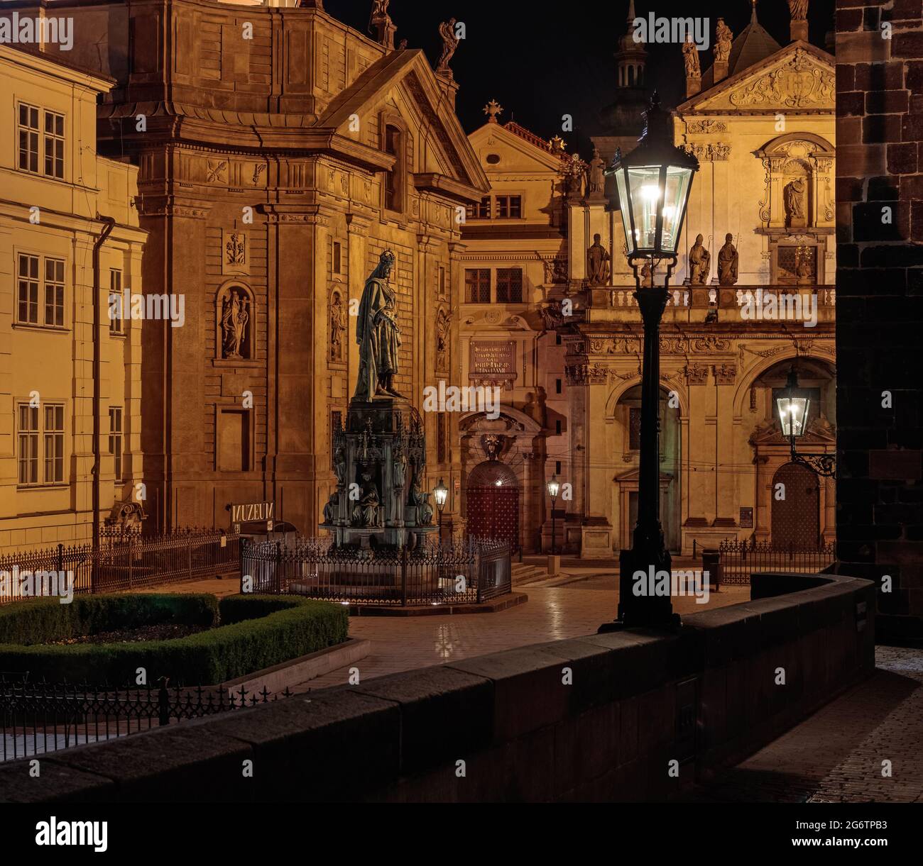 Historical architecture charles square hi-res stock photography and ...