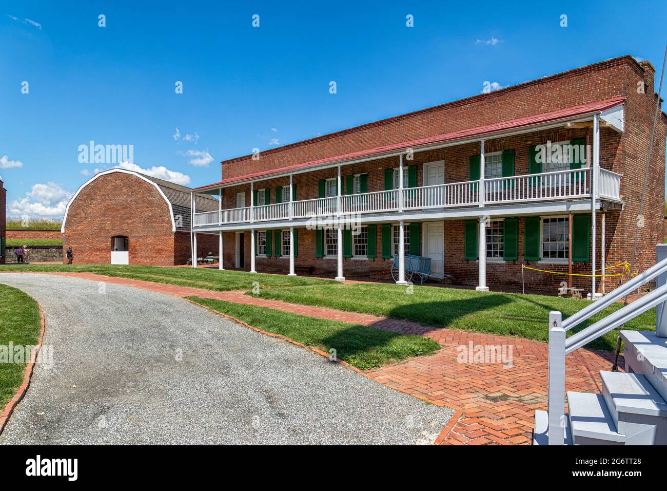 Magazine (left) and Commanding Officer's Quarters, Fort McHenry Stock ...