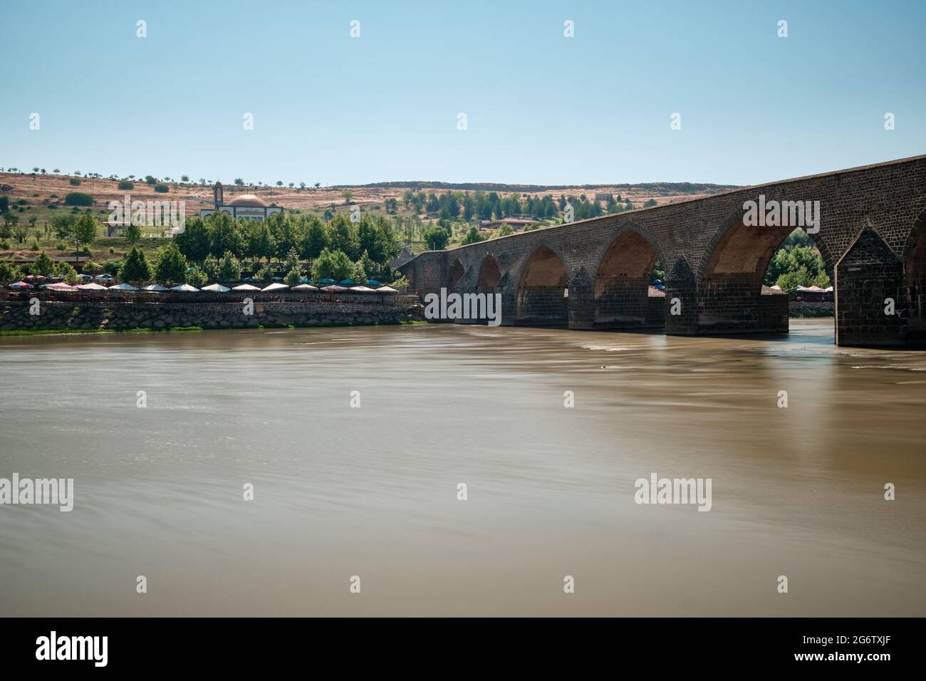 The Dicle Bridge in Diyarbakir, Turkey Stock Photo - Alamy