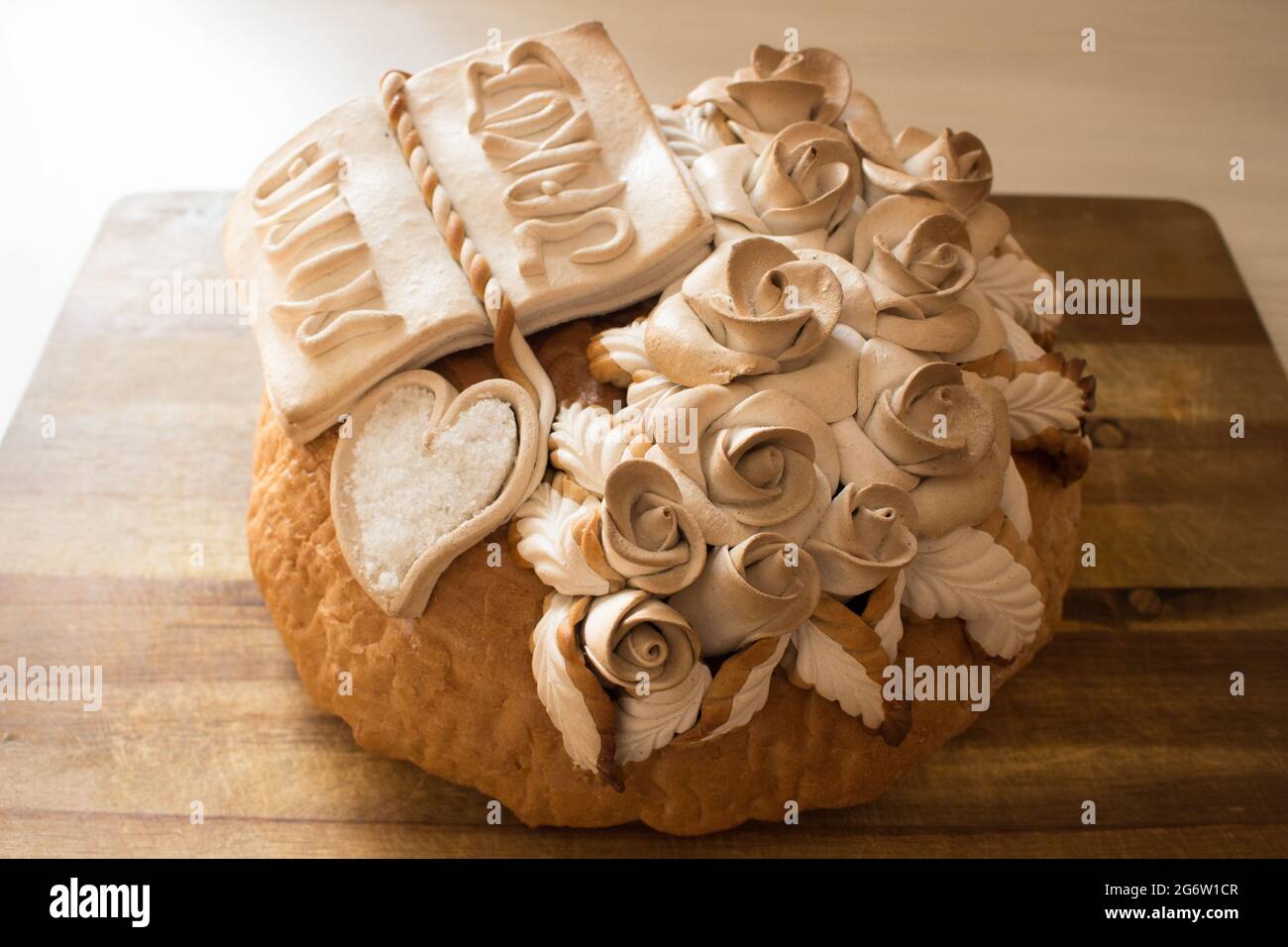 Wedding traditions. Traditional wedding bread with salt detail Stock ...
