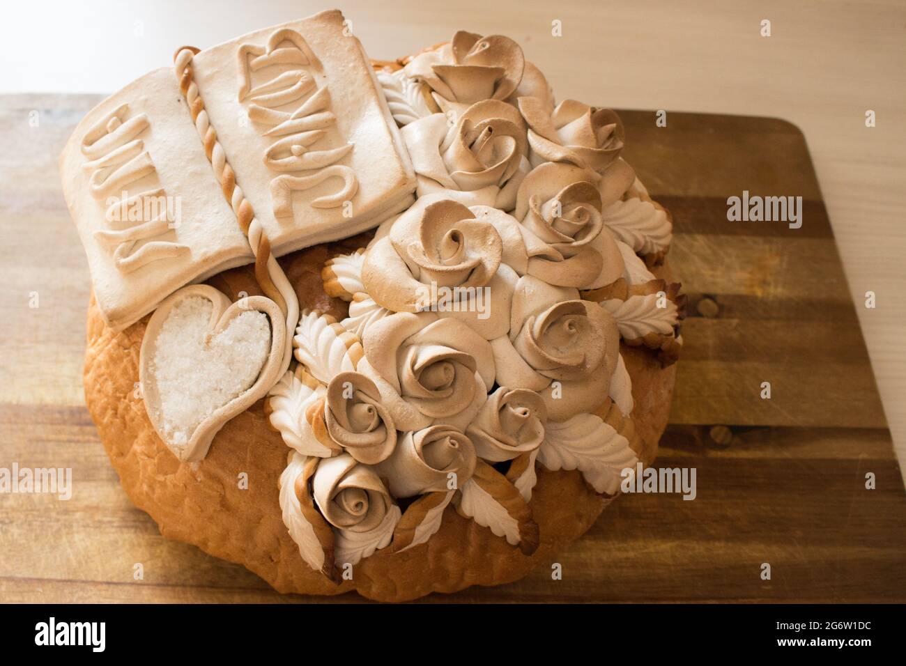 Wedding traditions. Traditional wedding bread with salt detail Stock ...