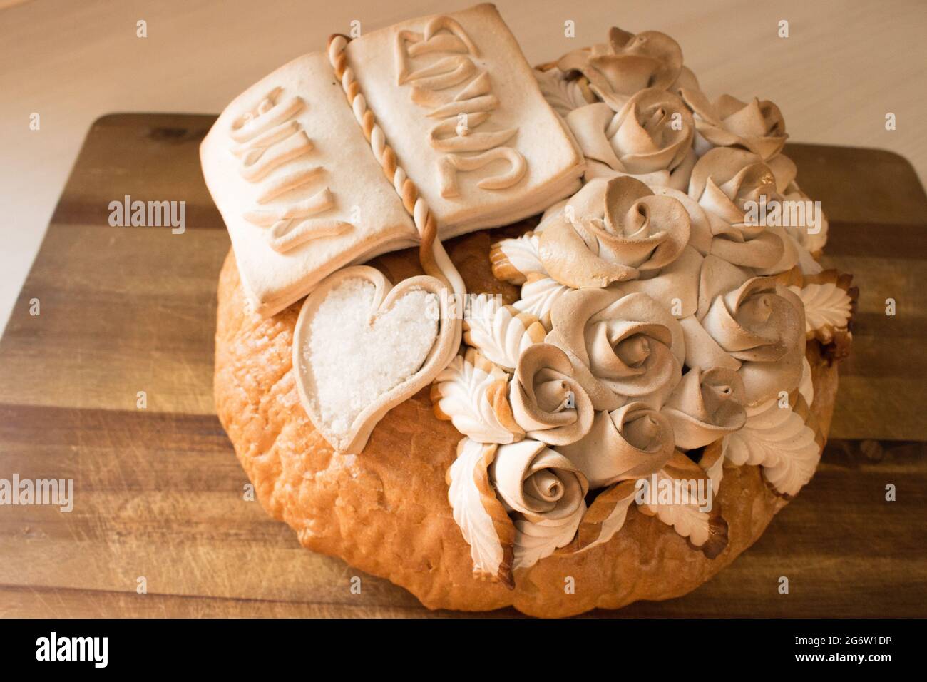 Wedding traditions. Traditional wedding bread with salt detail Stock ...
