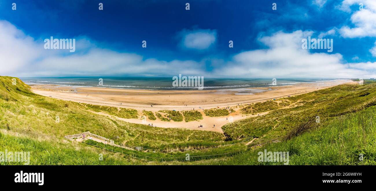 Sunny Cliffs and beach at Blackhall Rocks and Cromdon Dene Beach Stock ...