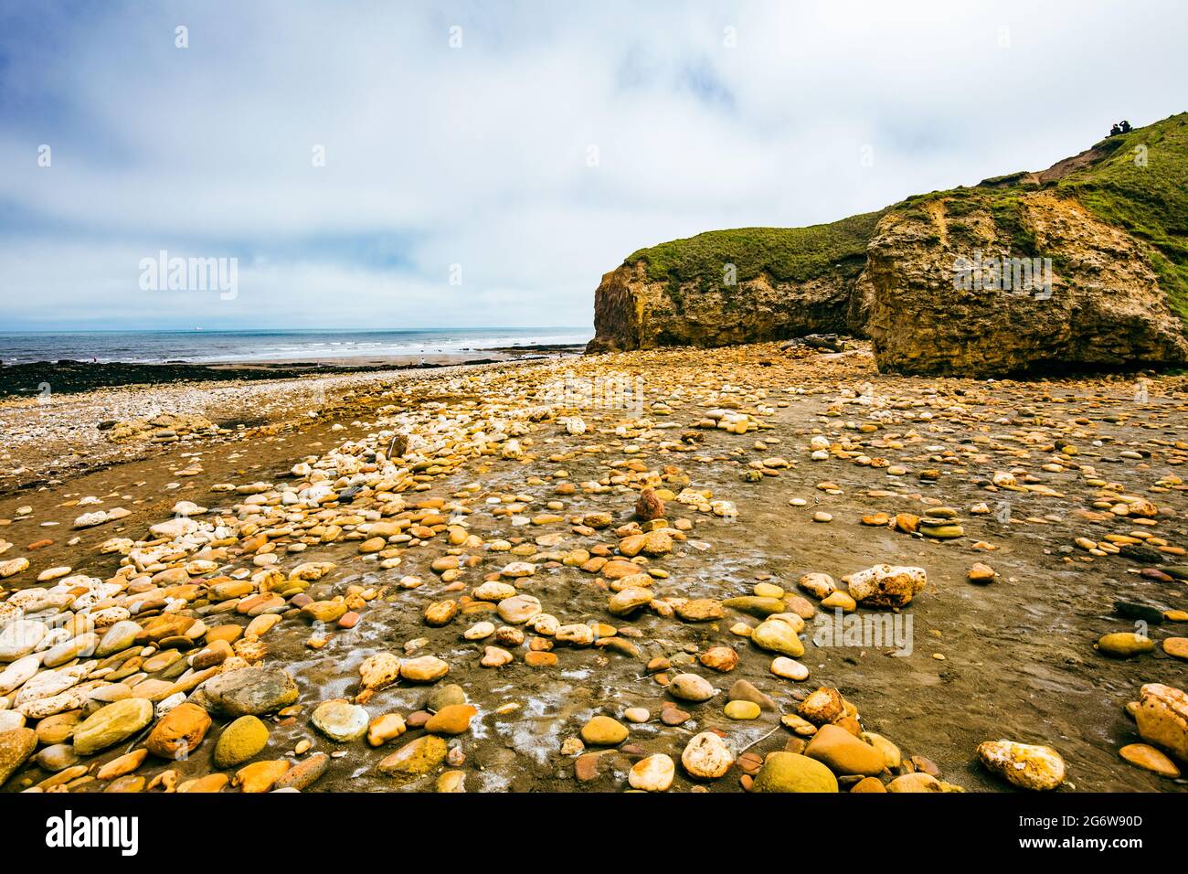 Sunny Cliffs and beach at Blackhall Rocks and Cromdon Dene Beach Stock ...