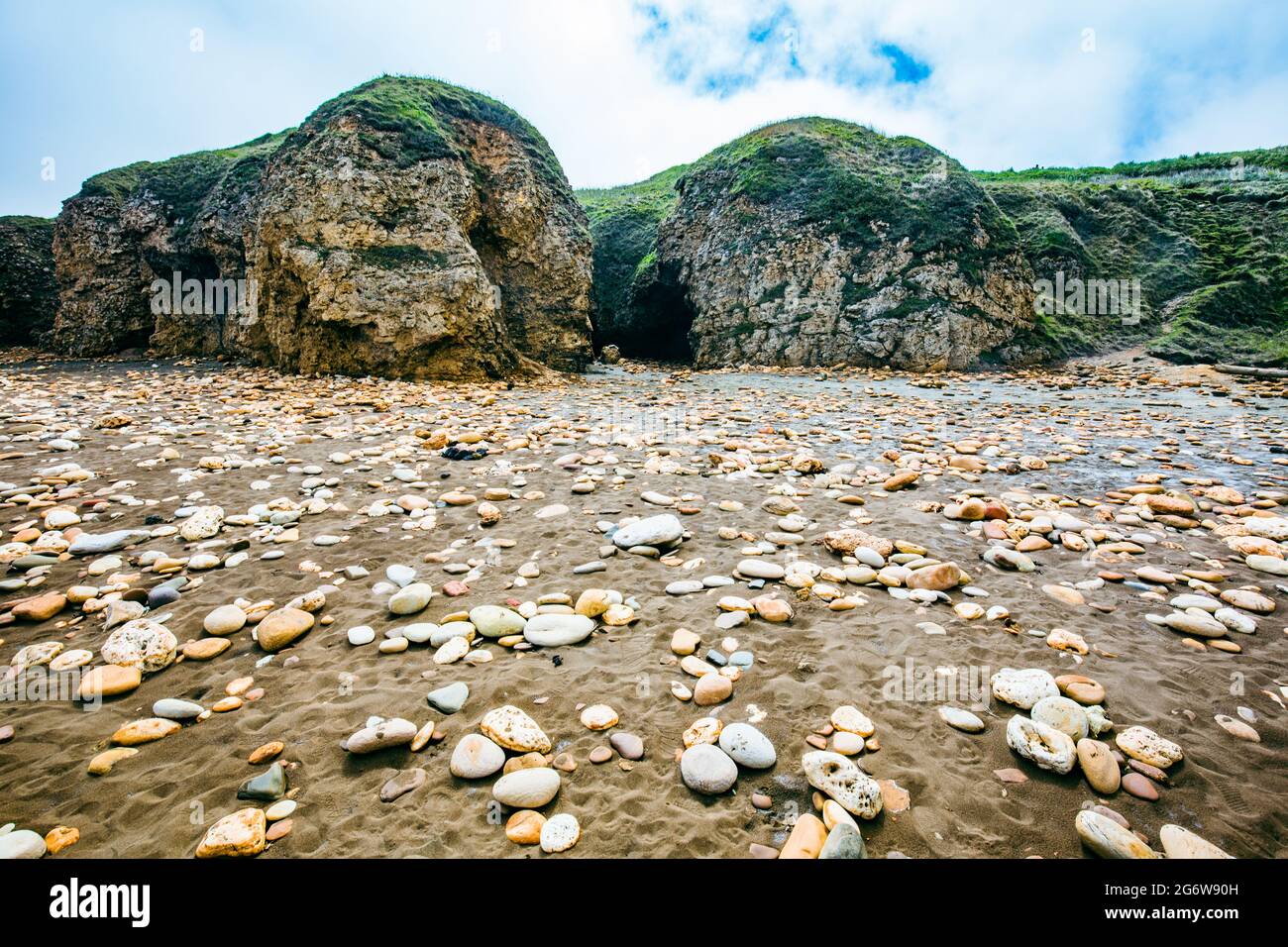 Blackhall rocks beach hi-res stock photography and images - Alamy