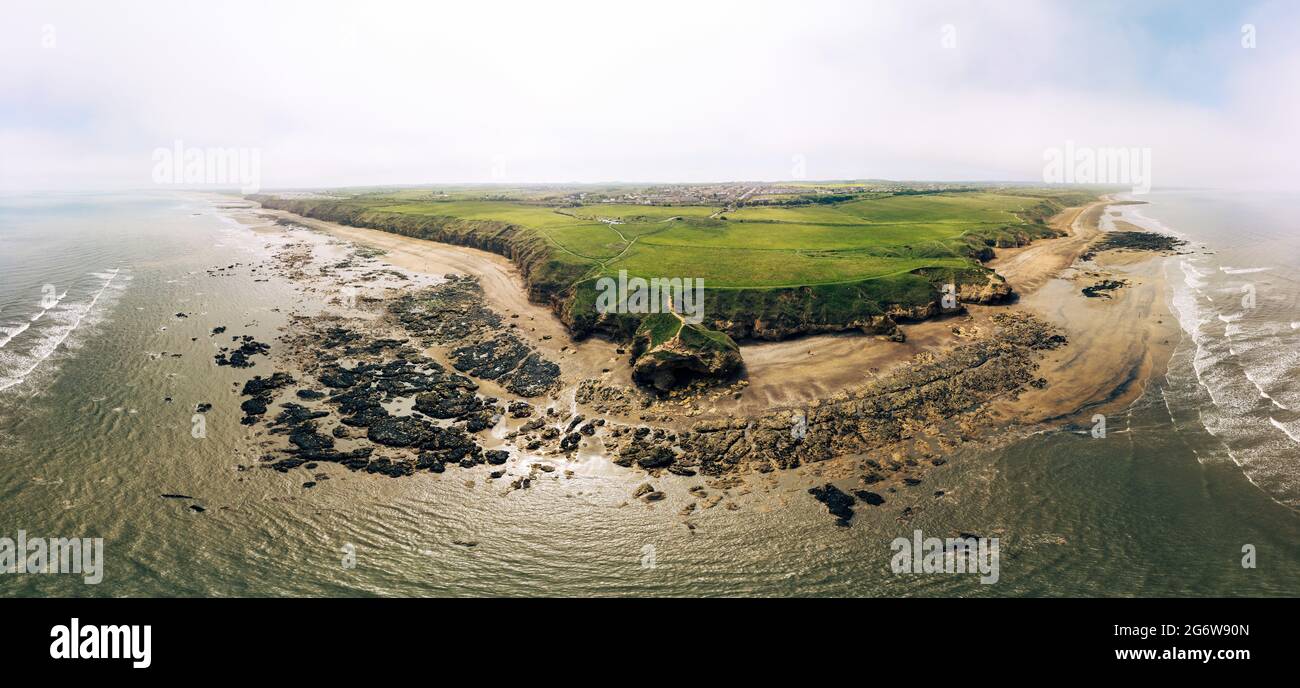 Sunny Cliffs and beach at Blackhall Rocks and Cromdon Dene Beach Stock ...