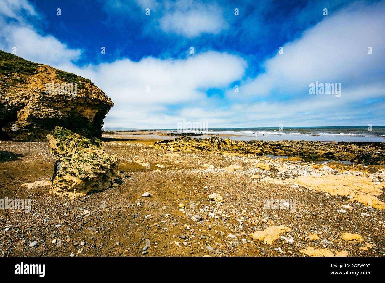 Sunny Cliffs and beach at Blackhall Rocks and Cromdon Dene Beach Stock ...