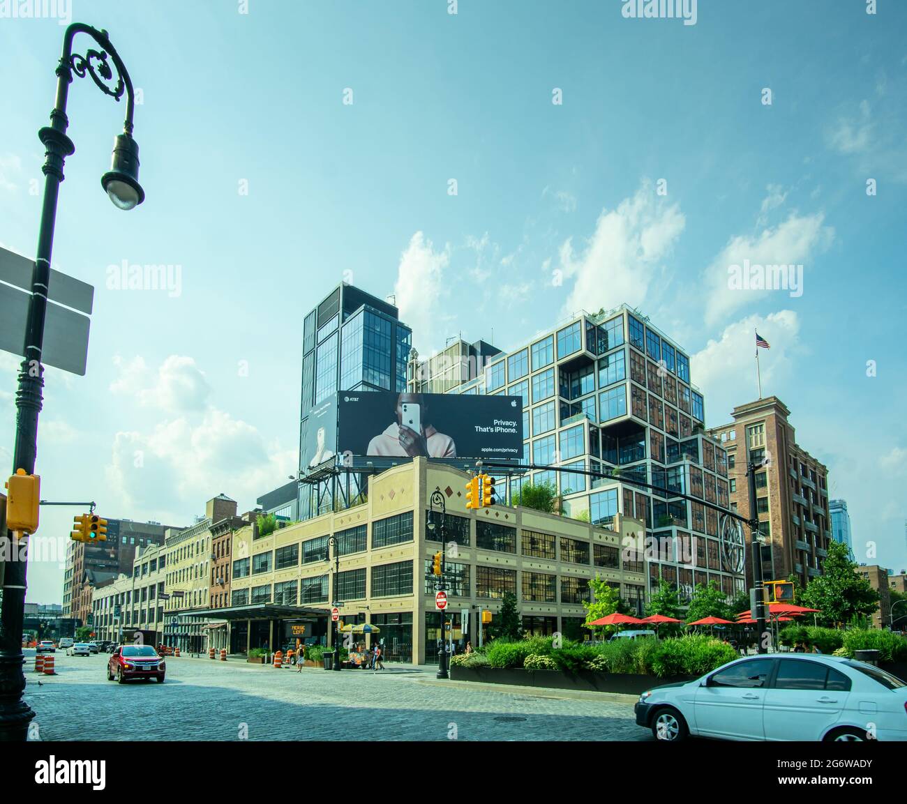 Apple store west 14th street new york hi-res stock photography and ...