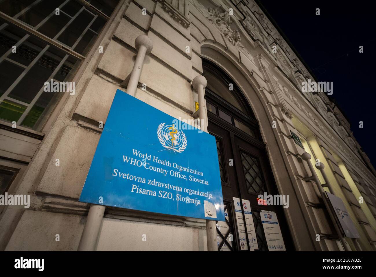 World health organization logo hi-res stock photography and images - Alamy