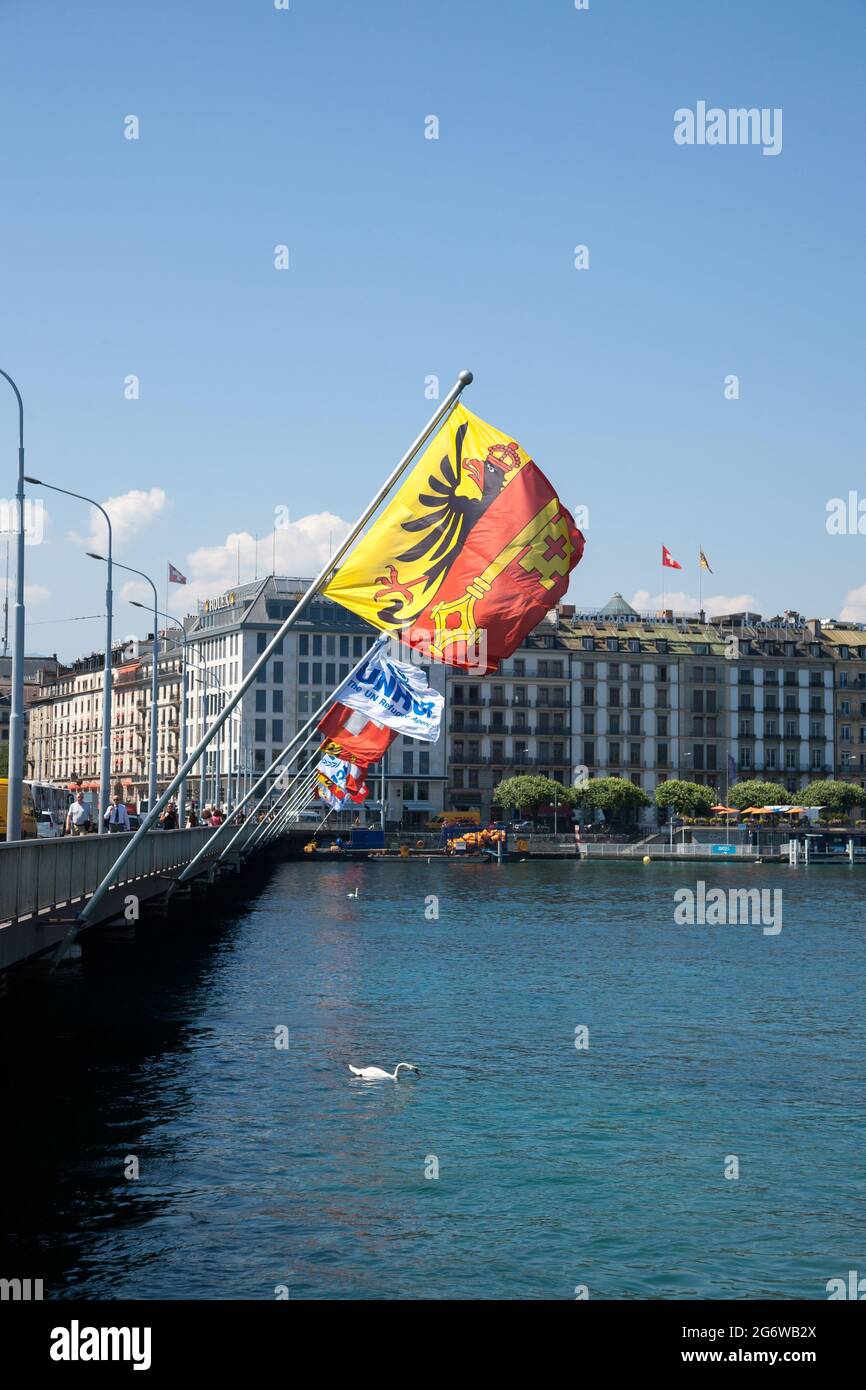 Picture of the Geneva Canton flag in front of the Leman lake in Geneva ...