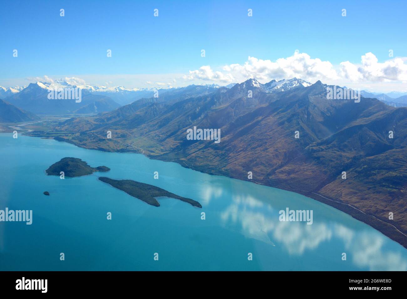 NEW-ZEALAND. SOUTH ISLAND. QUEENSTOWN. THE WAKATIPU LAKE IS 80 KM LONG ...