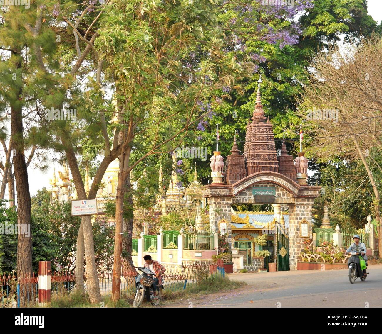 Taunggyi temple myanmar hi-res stock photography and images - Alamy