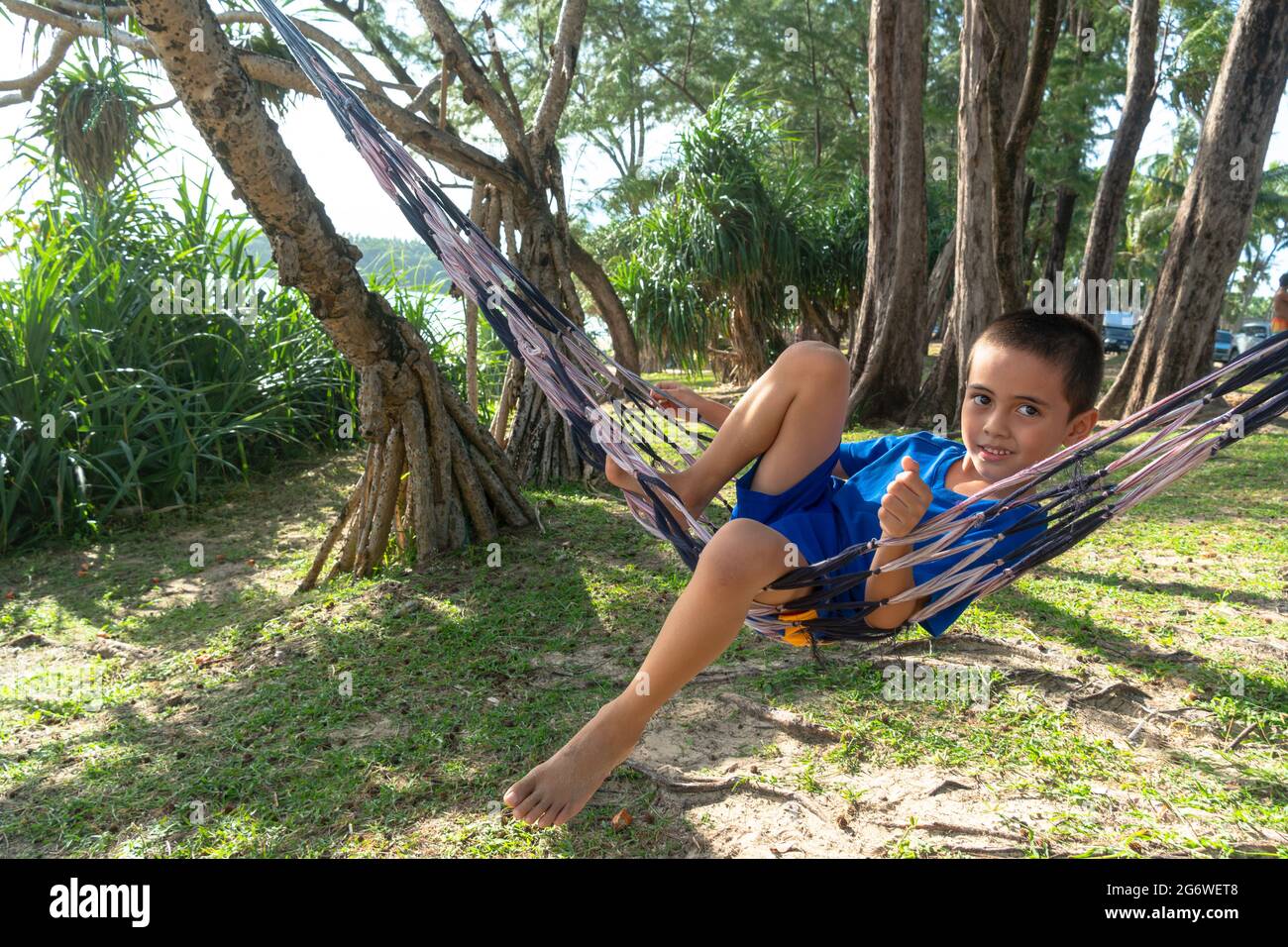 Kid sitting under shade tree hi-res stock photography and images - Alamy