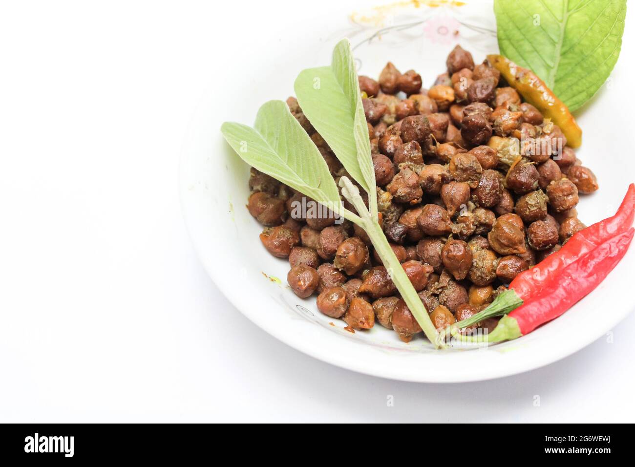 Cooked pulses food on dish,delicious chickpeas food Stock Photo - Alamy