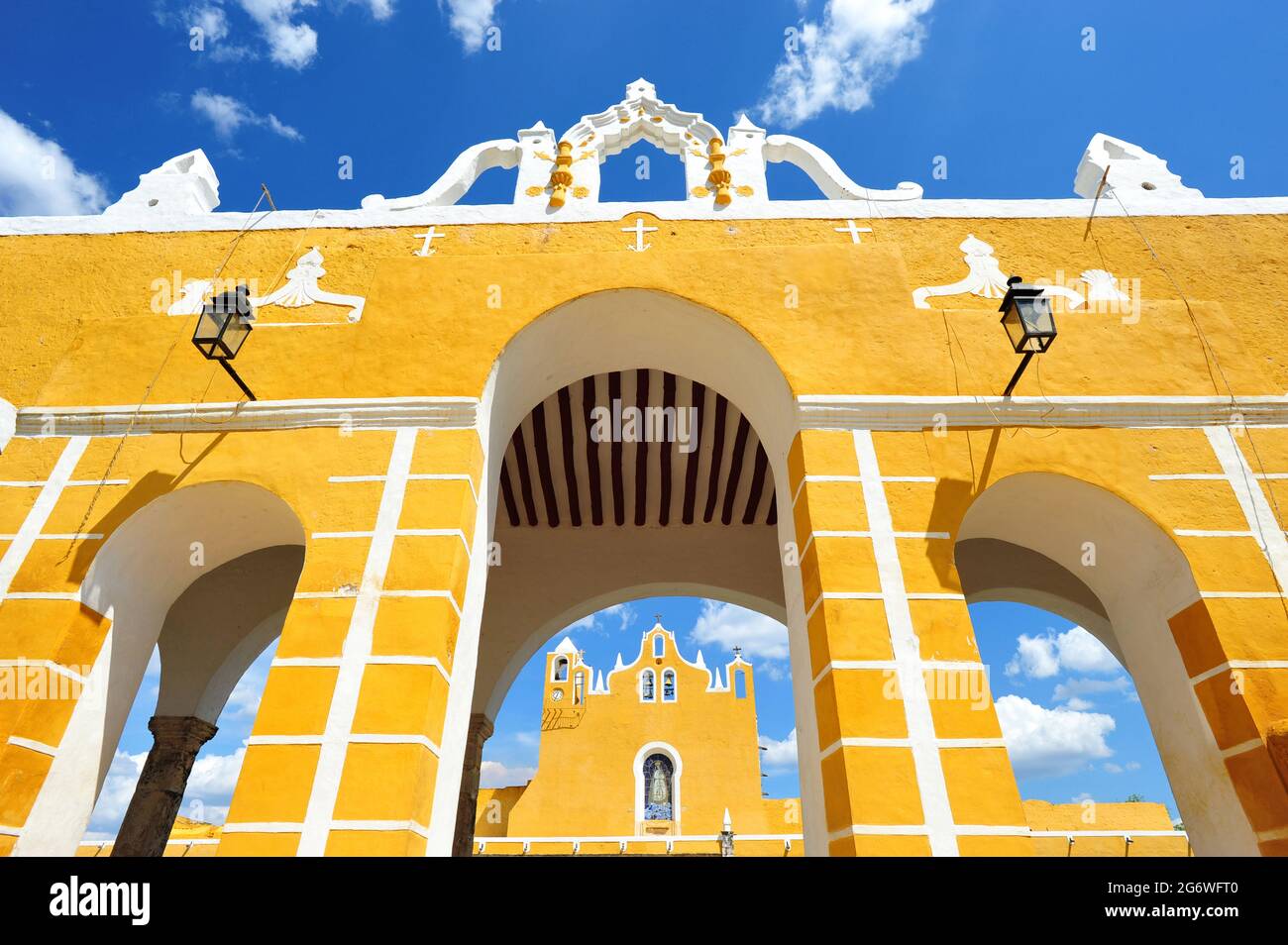 MEXICO. STATE OF YUCATAN. THE VILLAGE OF IZAMAL IS FAMOUS FOR ITS ...