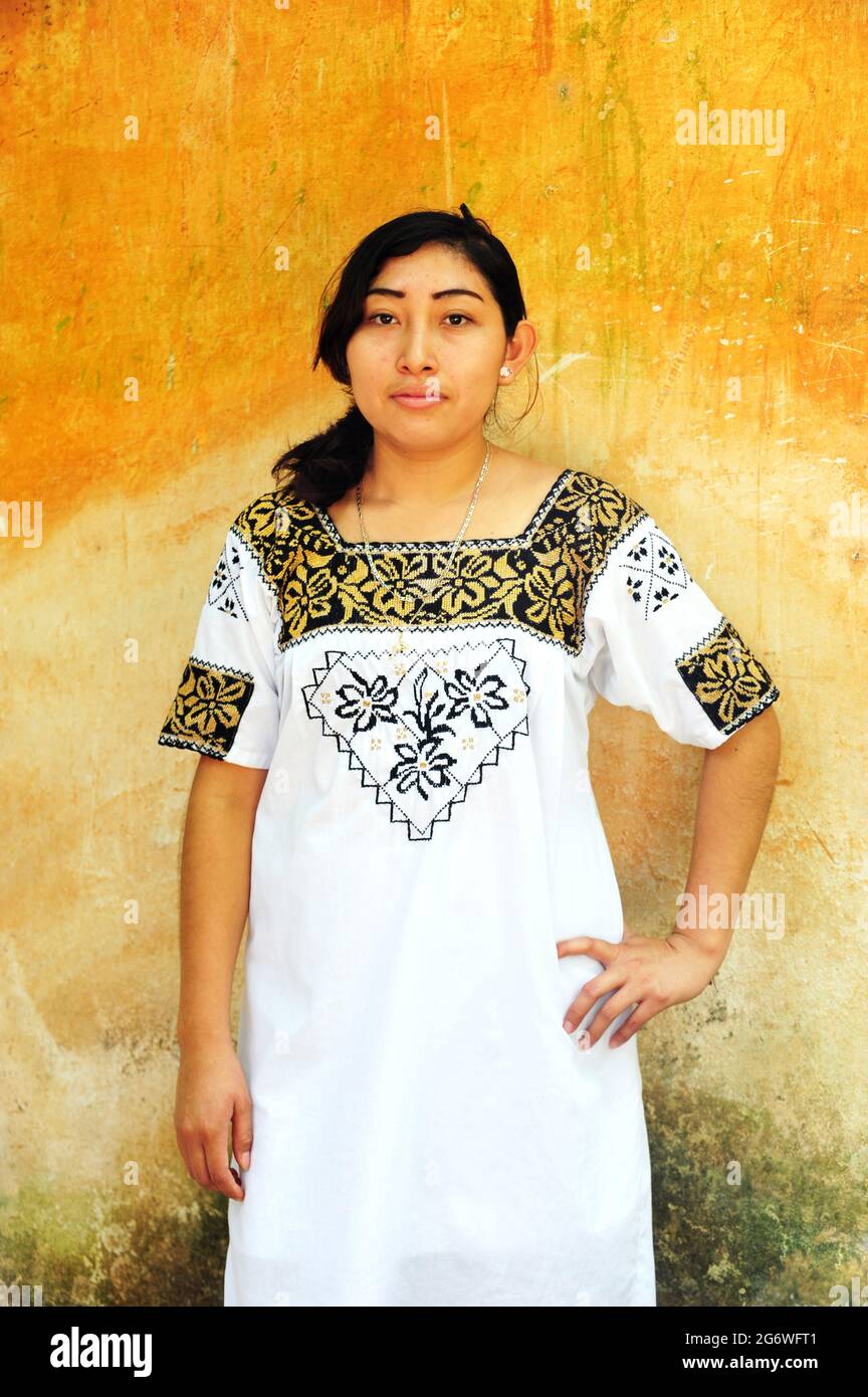 MEXICO. STATE OF YUCATAN. PORTRAIT OF A MAYA WOMAN Stock Photo - Alamy