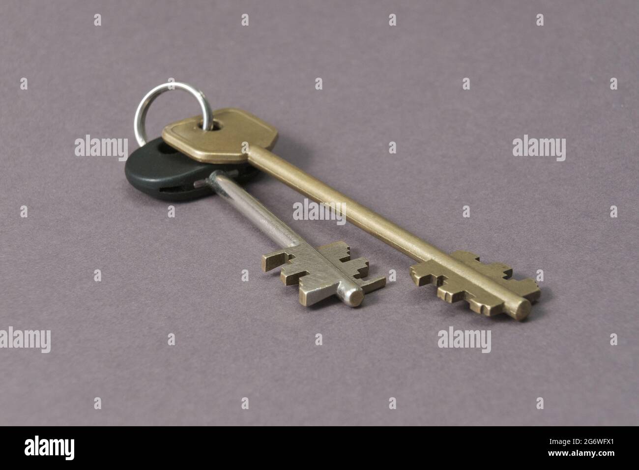 A bunch of keys to open the door lock Stock Photo - Alamy