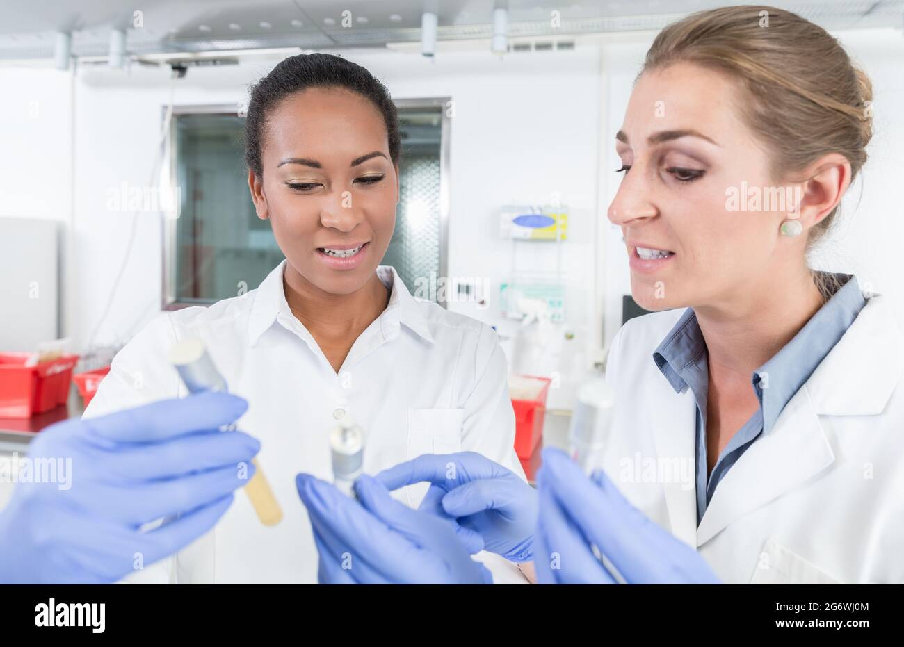 Scientists talking in lab hi-res stock photography and images - Alamy