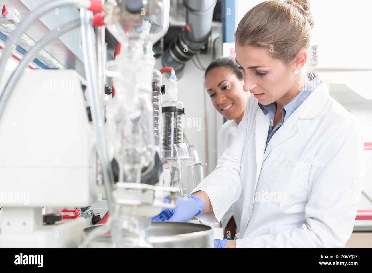 Laboratory smock hi-res stock photography and images - Alamy