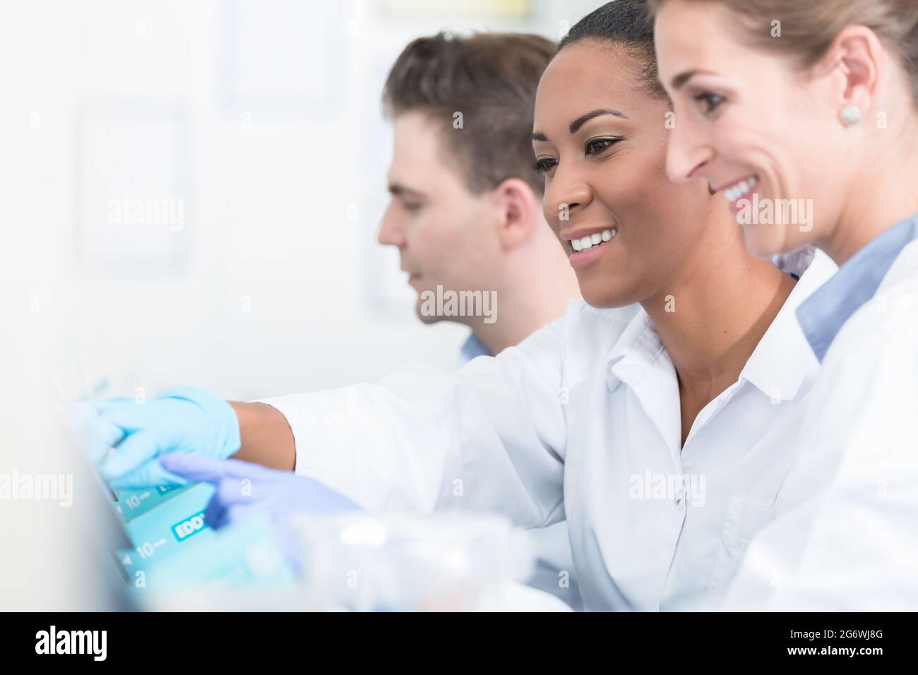 Group of researchers hi-res stock photography and images - Alamy