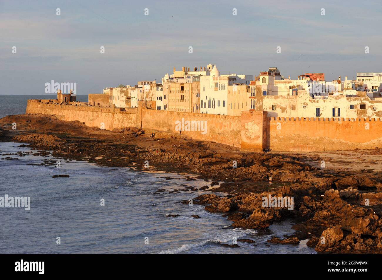 MOROCCO. THE SOUTH, ESSAOUIRA. FACING THE SEA, THE WALLS OF THE KASBA ...