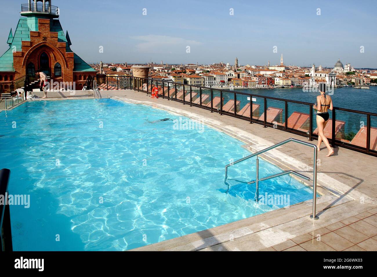 ITALY. VENETIA. VENICE. GIUDECCA ISLAND. THE SWIMMING POOL ON THE ROOF ...