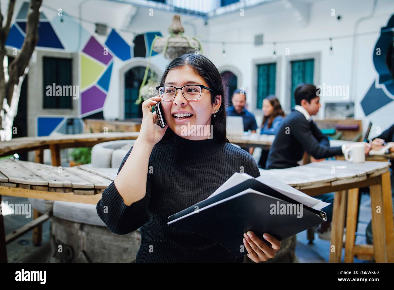 Cell phone classroom college hi-res stock photography and images - Alamy