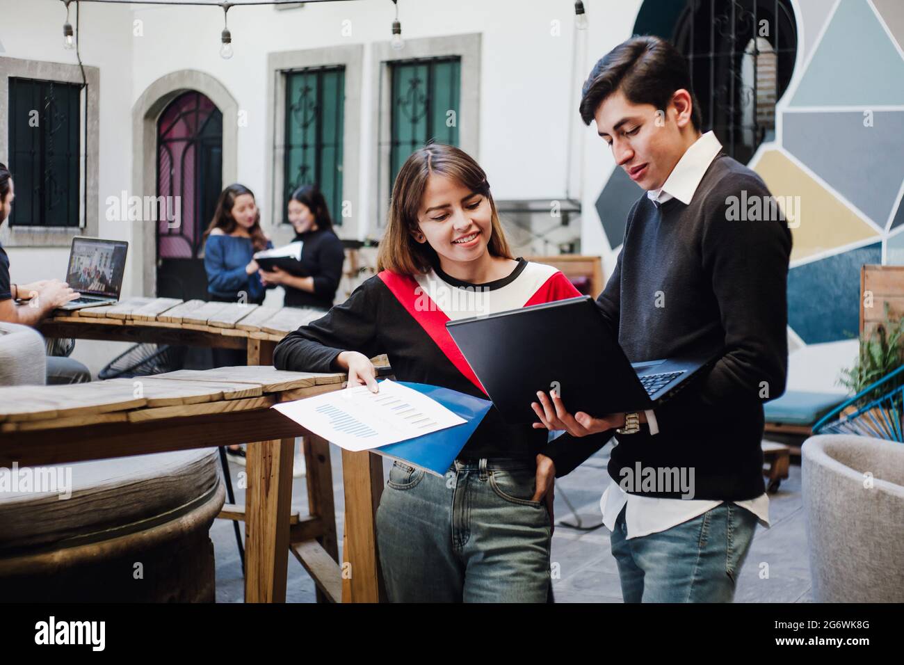 Hispanic students working classroom hi-res stock photography and images ...
