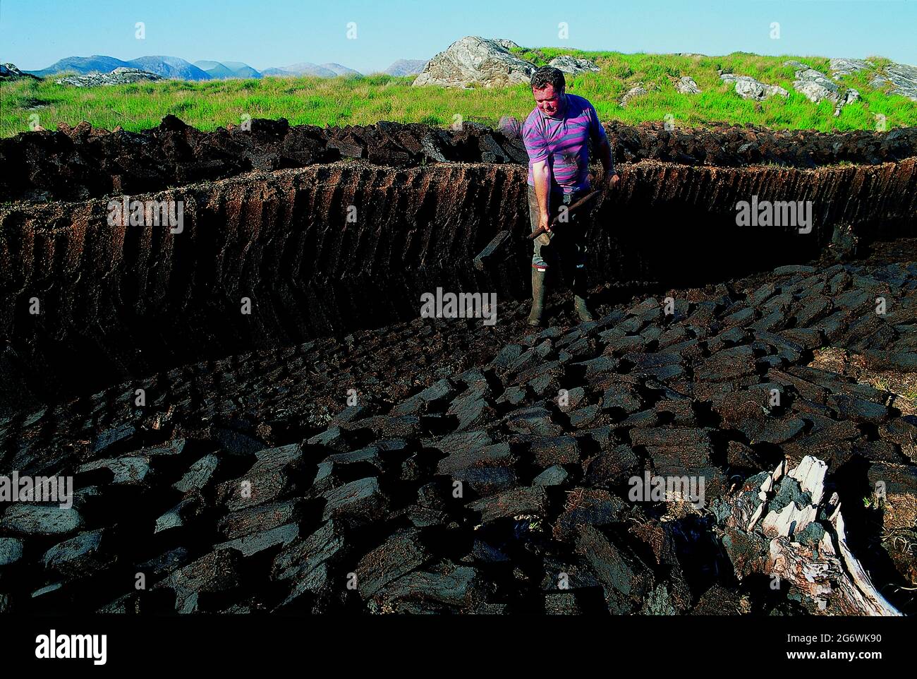 Peat ireland house hi-res stock photography and images - Alamy