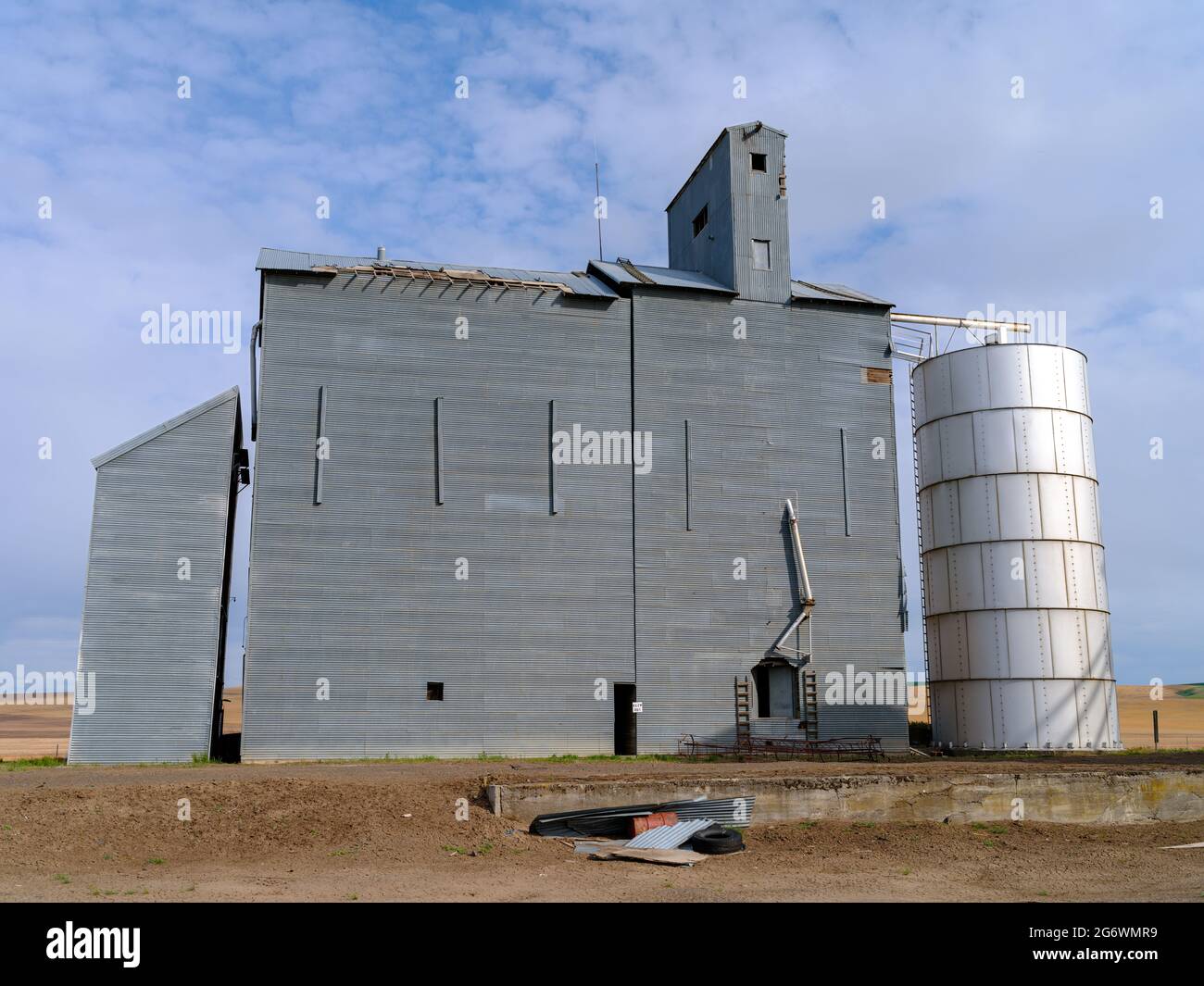 A grain elevator in southeastern Washington, USA Stock Photo - Alamy