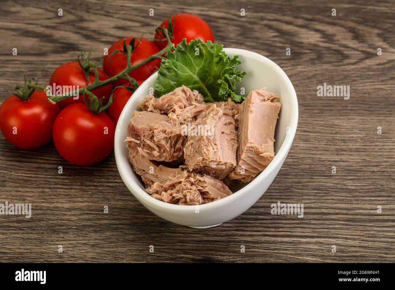 Tasty Canned tuna fillet in the bowl Stock Photo - Alamy