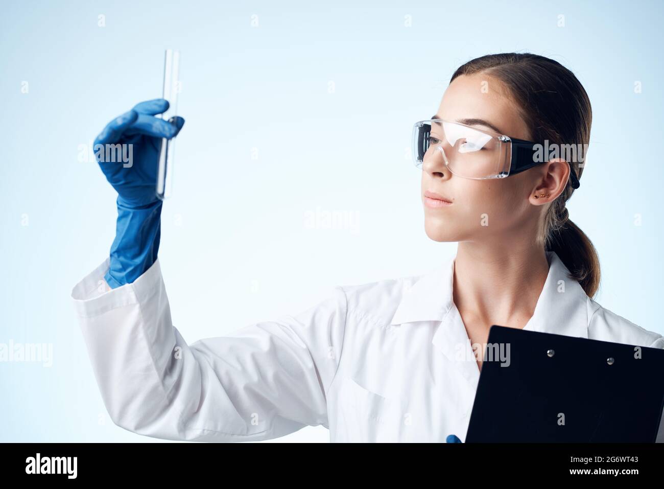 female doctor science research experiments chemistry Stock Photo - Alamy
