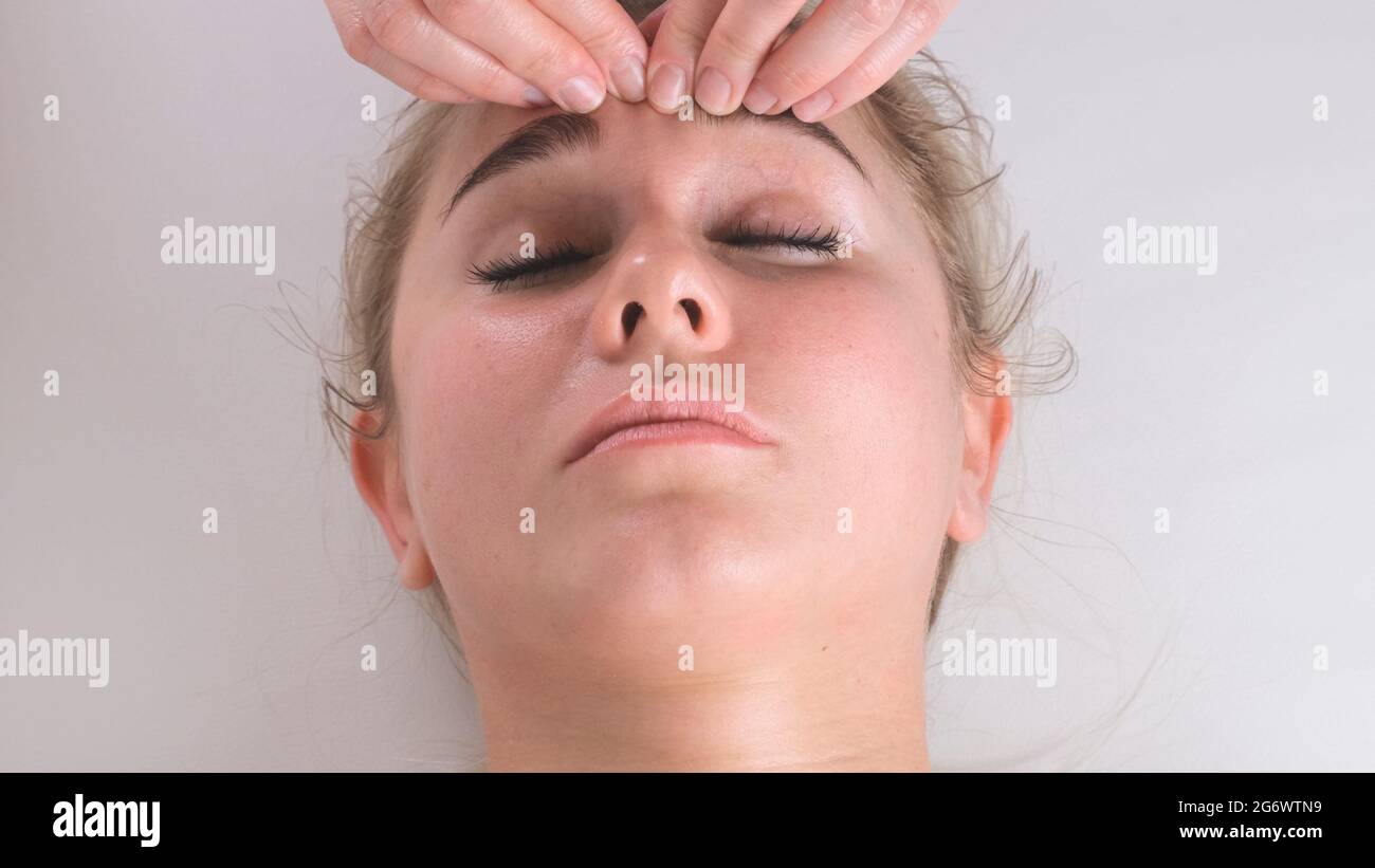Pinch technique hi-res stock photography and images - Alamy