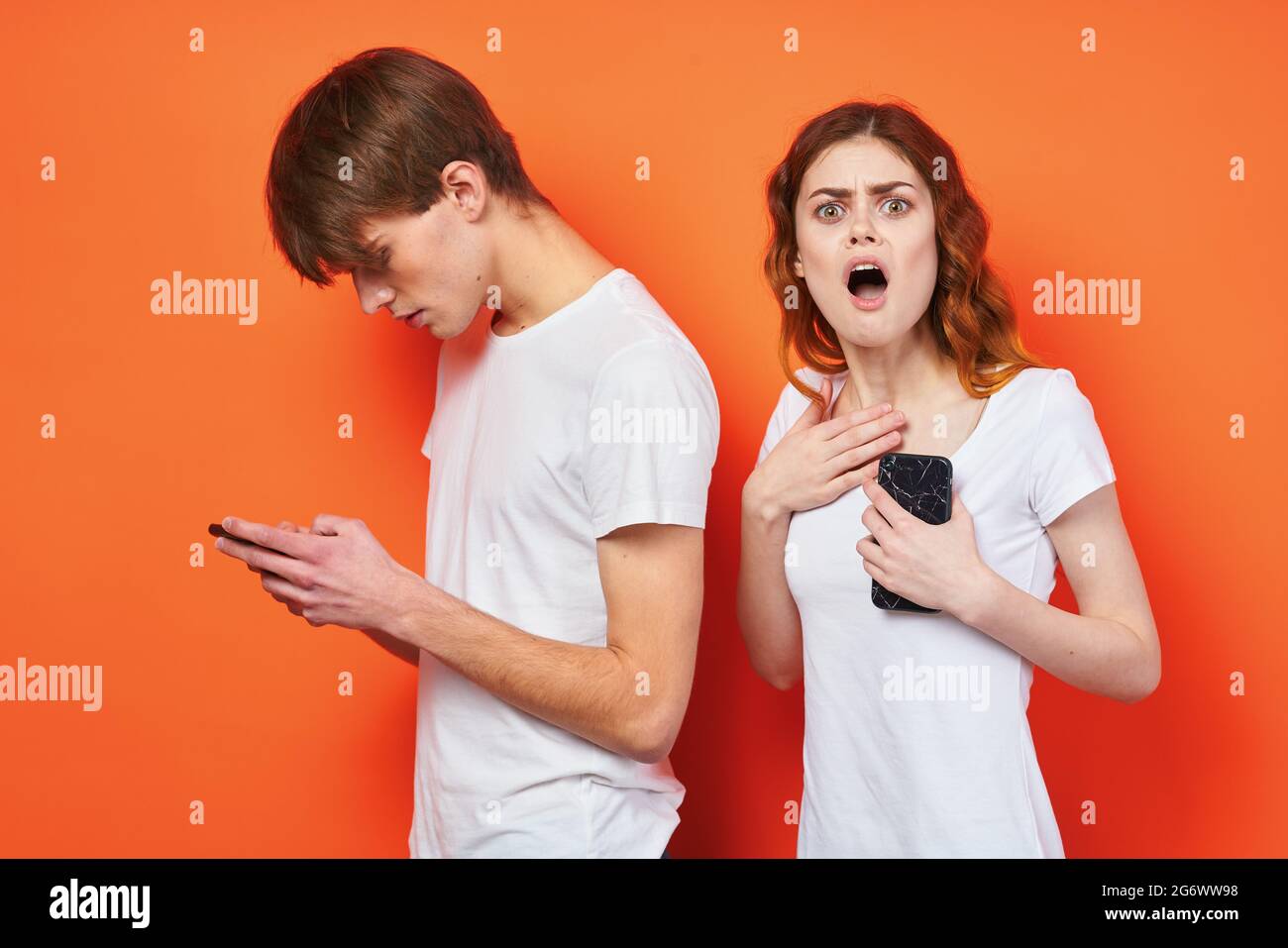 young couple communication phones friendship technology Stock Photo - Alamy