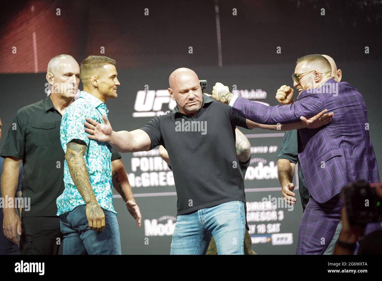 Dustin poirier conor mcgregor hi-res stock photography and images - Alamy