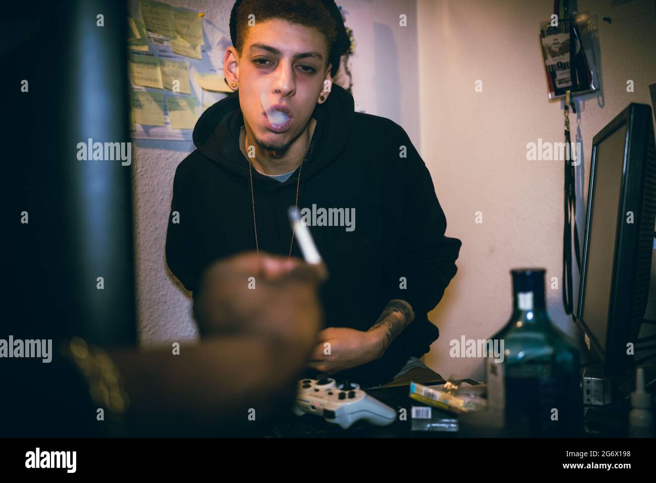 Teen joint hi-res stock photography and images - Alamy