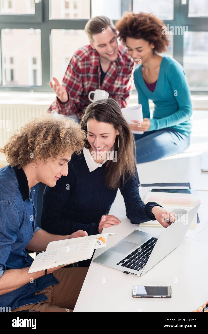 Group of students answer question hi-res stock photography and images ...